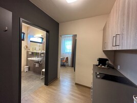 Apartamento Básico, 2 quartos, não fumadores (3 people) | Roupa hipoalergénica, cofre no quarto, secretária 