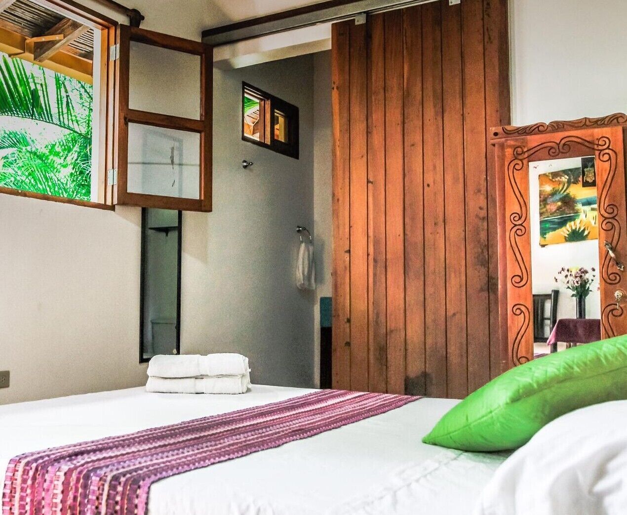 Ferro/tábua de engomar, Wi-fi grátis, roupa de cama fornecida 