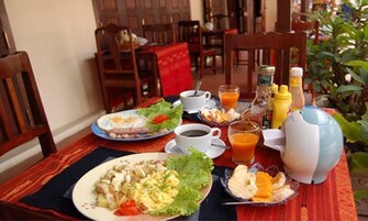 Café da manhã inglês grátis todos os dias