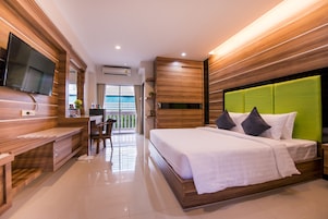 Suíte luxo, 1 cama King, para não fumantes, vista para o jardim | Roupas de cama premium, frigobar, escrivaninha