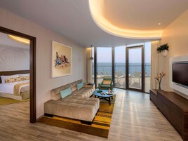 Suite Premium, 1 quarto, varanda (Palm Sea View and Club Lounge Access) | Lençóis de algodão egípcio, roupa de alta qualidade, edredões de penas 