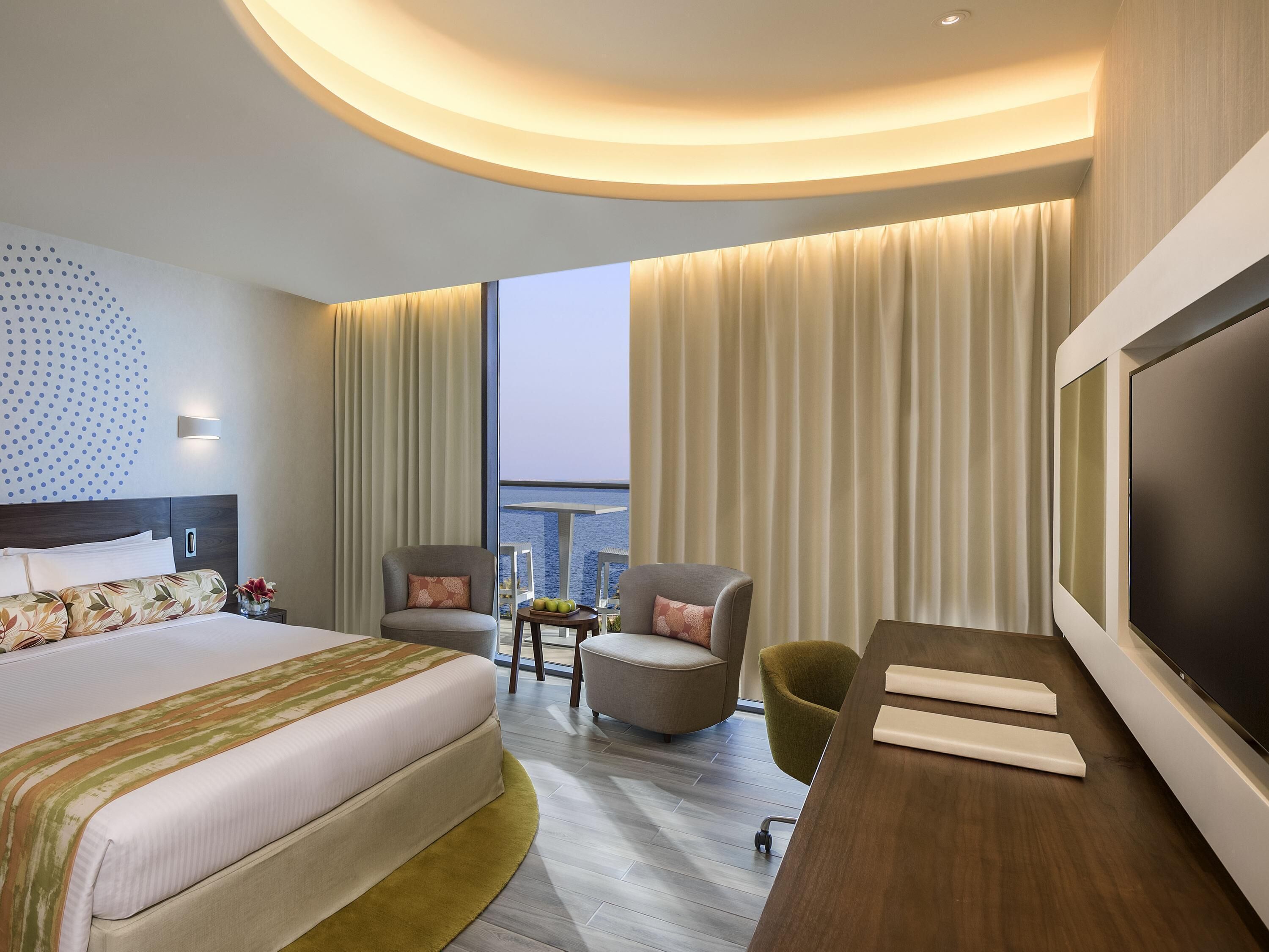 Deluxe Room with Balcony, Partial Palm Sea View | Lençóis de algodão egípcio, roupa de alta qualidade, edredões de penas 