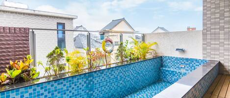 Casa básica, 3 quartos, suíte, vista para o pátio | Serviço de café