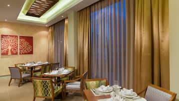 2 restaurantes, pequenos-almoços servidos, cozinha internacional