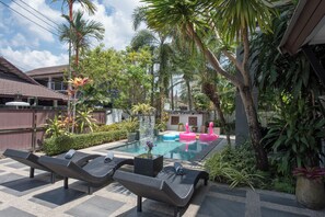 Villa Deluxe, 3 quartos, vista para a piscina, junto à piscina | Terraço/pátio interior