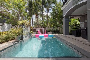 Villa Deluxe, 3 quartos, vista para a piscina, junto à piscina | Terraço/pátio interior
