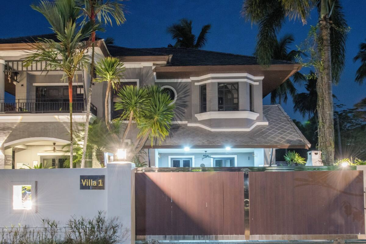 Vila luxo, 3 quartos, vista para a piscina, ao lado da piscina | Vista para a rua