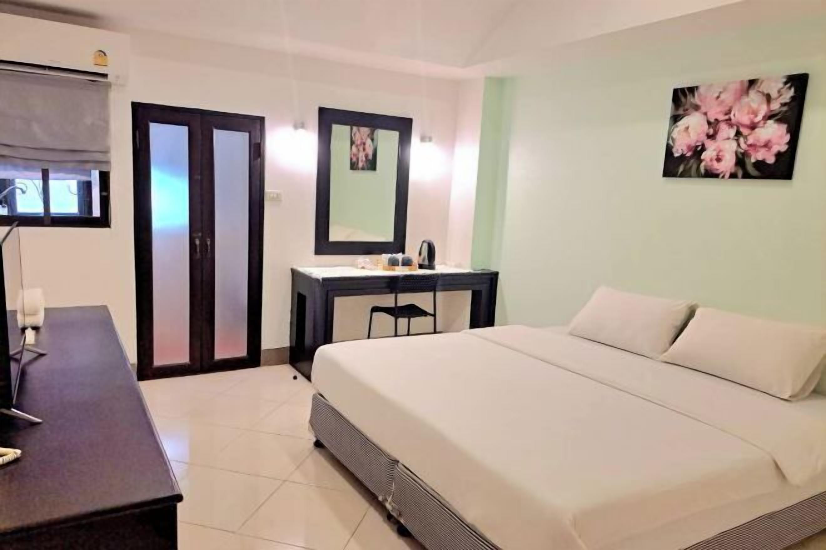 Frigobar, escrivaninha, Wi-Fi de cortesia, roupa de cama