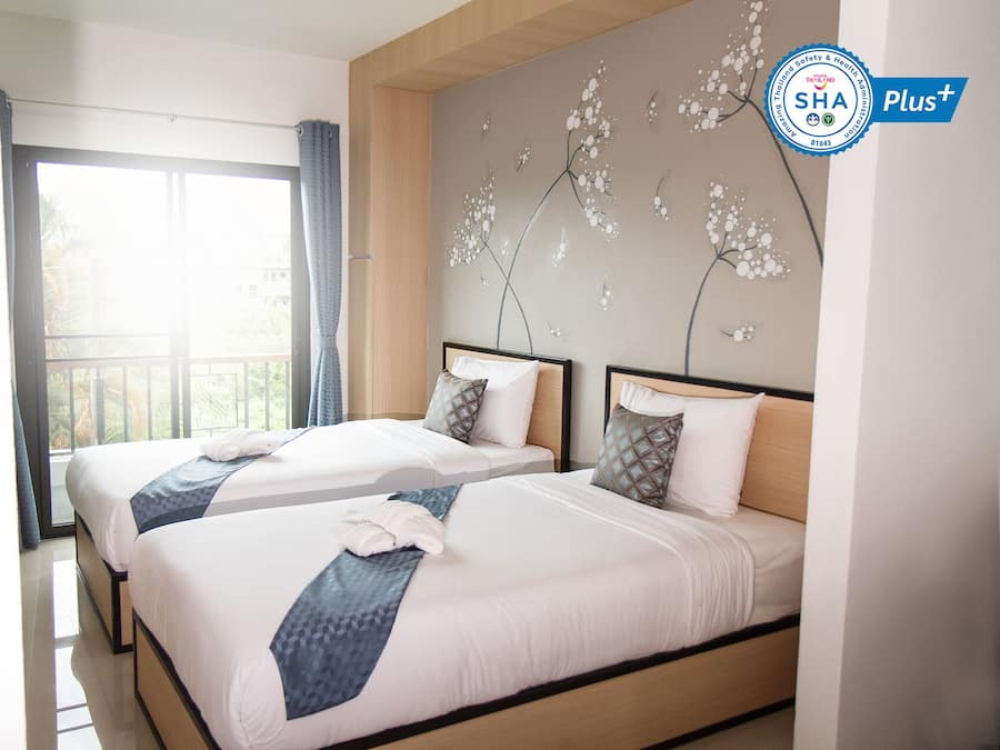 Quarto luxo, 2 camas de solteiro, sacada | Individualmente decorados, escrivaninha, Wi-Fi de cortesia