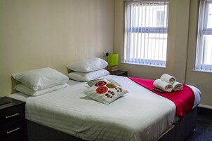 Suite Básica, 2 quartos, cozinha | Secretária, ferro/tábua de engomar, Wi-fi grátis