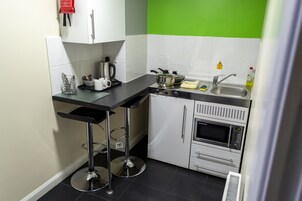 Suite-Estúdio, cozinha | Casa de banho | Um polibã, artigos de higiene pessoal grátis