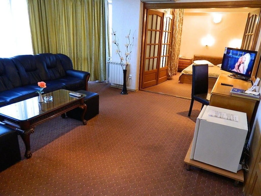Suite Superior, 1 quarto, fumadores, Vista para a cidade | Minibar, cofre no quarto, secretária, Wi-fi grátis