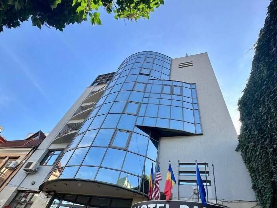 Suíte superior, 1 quarto, para fumantes, vista para a cidade | Fachada