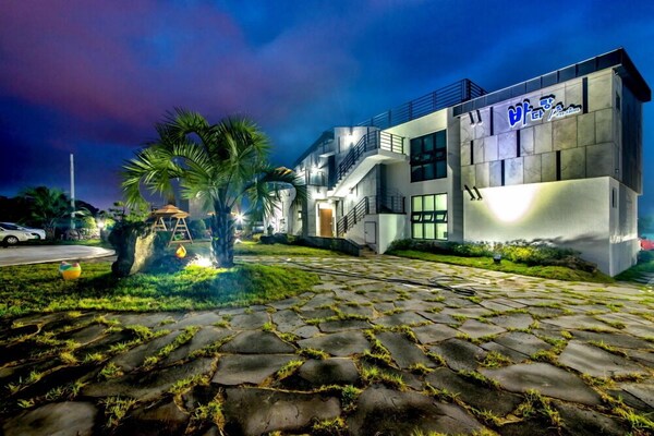 Sea & Wave Pension - Jeju-si