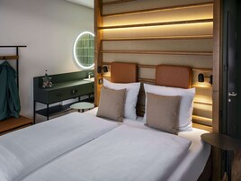 Quarto Premium | Roupa de alta qualidade, cofre no quarto, secretária 