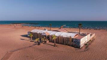 Uma praia privada nas proximidades, autocarro grátis para a praia