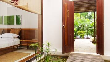 Vila luxo, banheiro privativo | 1 quarto, roupas de cama premium, frigobar, cofres nos quartos