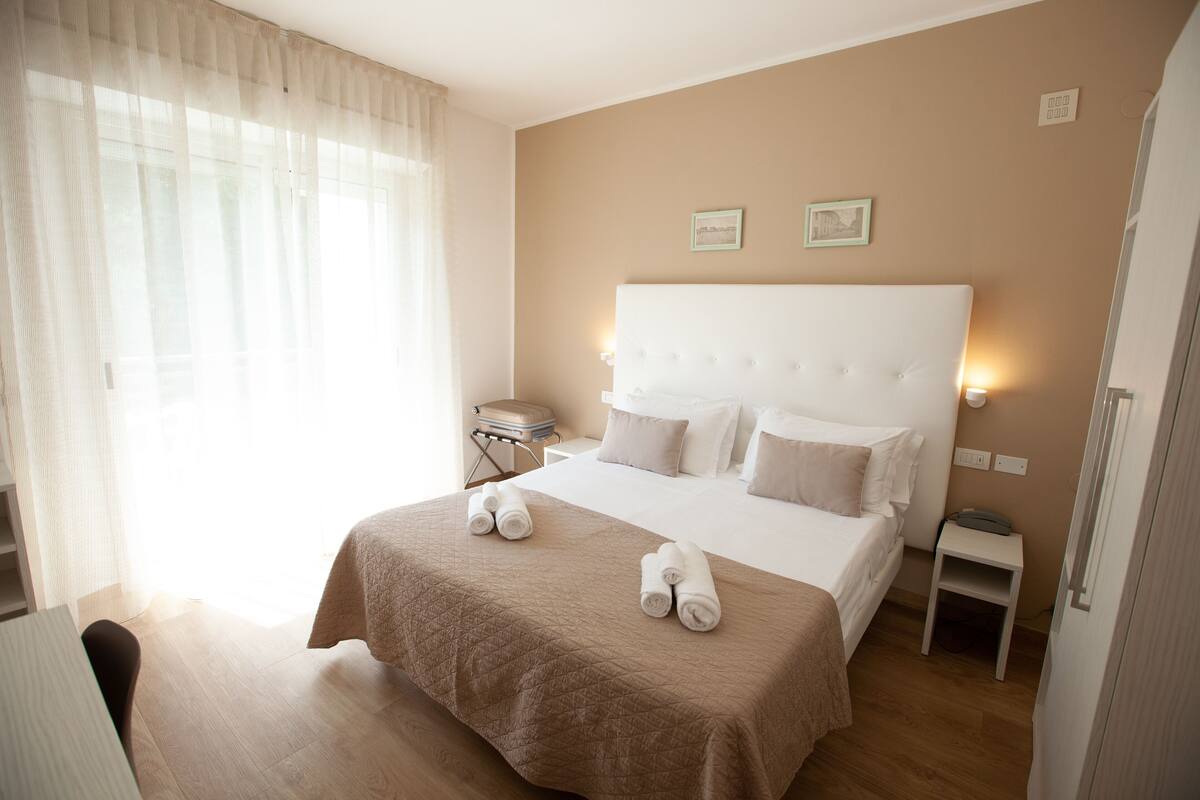 Edredons de pluma, cofres nos quartos, Wi-Fi de cortesia, roupa de cama