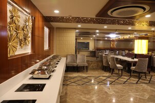 Pequeno-almoço tipo buffet diário mediante uma taxa 