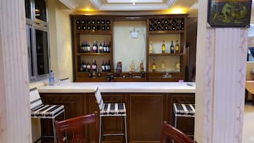 2 bares/lounges