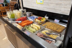Pequeno-almoço tipo buffet diário incluído 