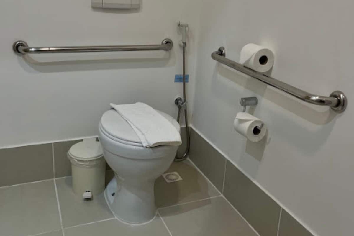 Apartamento, várias camas | Casa de banho | Um polibã, artigos de higiene ecológicos, um secador de cabelo