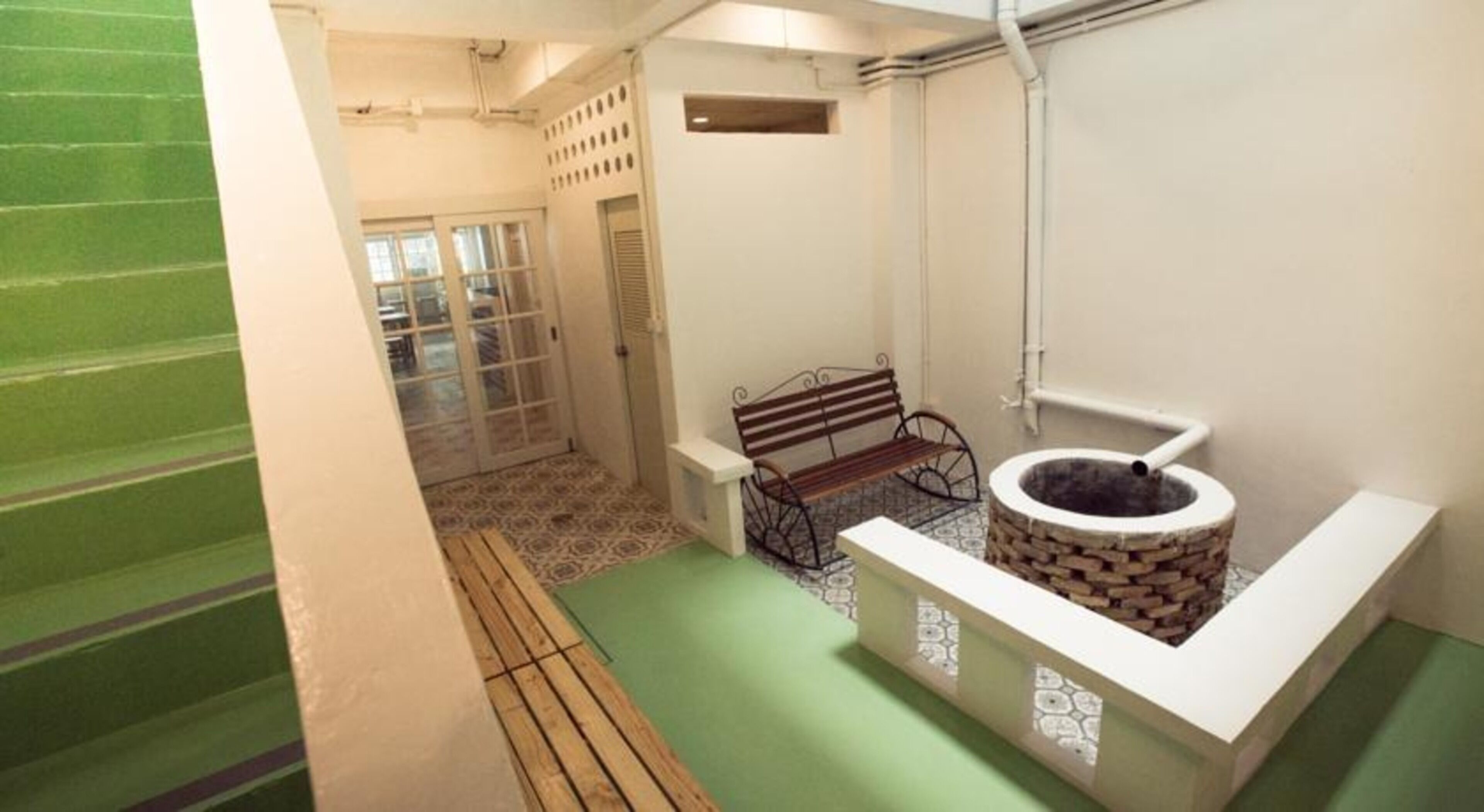 Um polibã, artigos de higiene pessoal grátis, toalhas fornecidas 