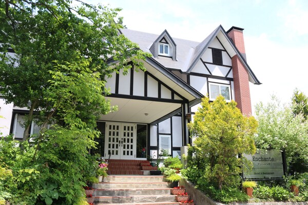 Petit Hotel Enchante - Japan