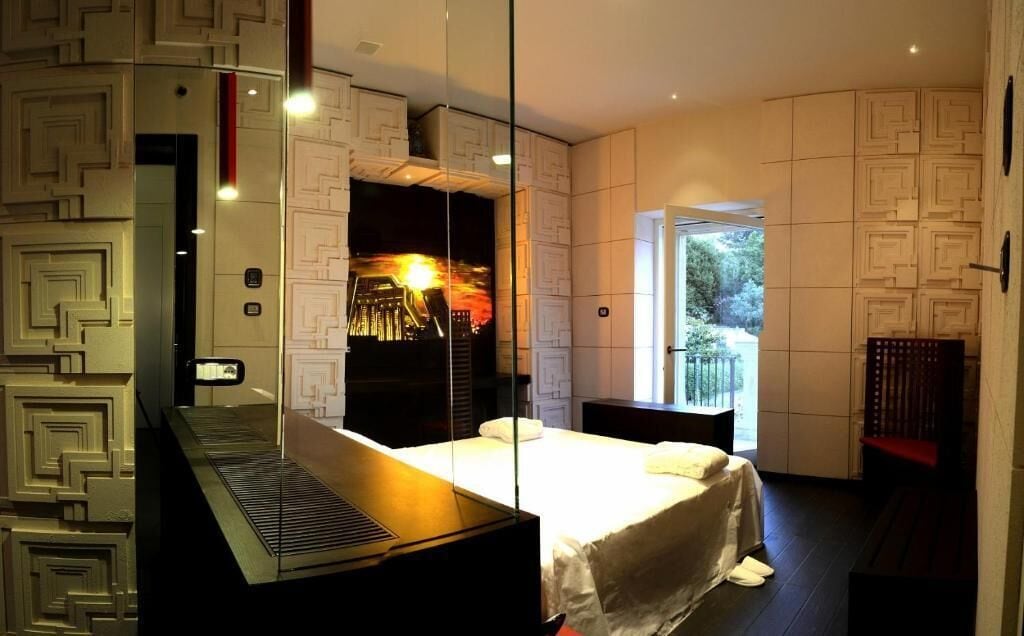 Quarto Superior | Roupa de alta qualidade, edredões de penas, cofre no quarto, secretária 
