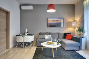 Apartamento, 1 quarto (3) | Sala de estar | TV de tela plana