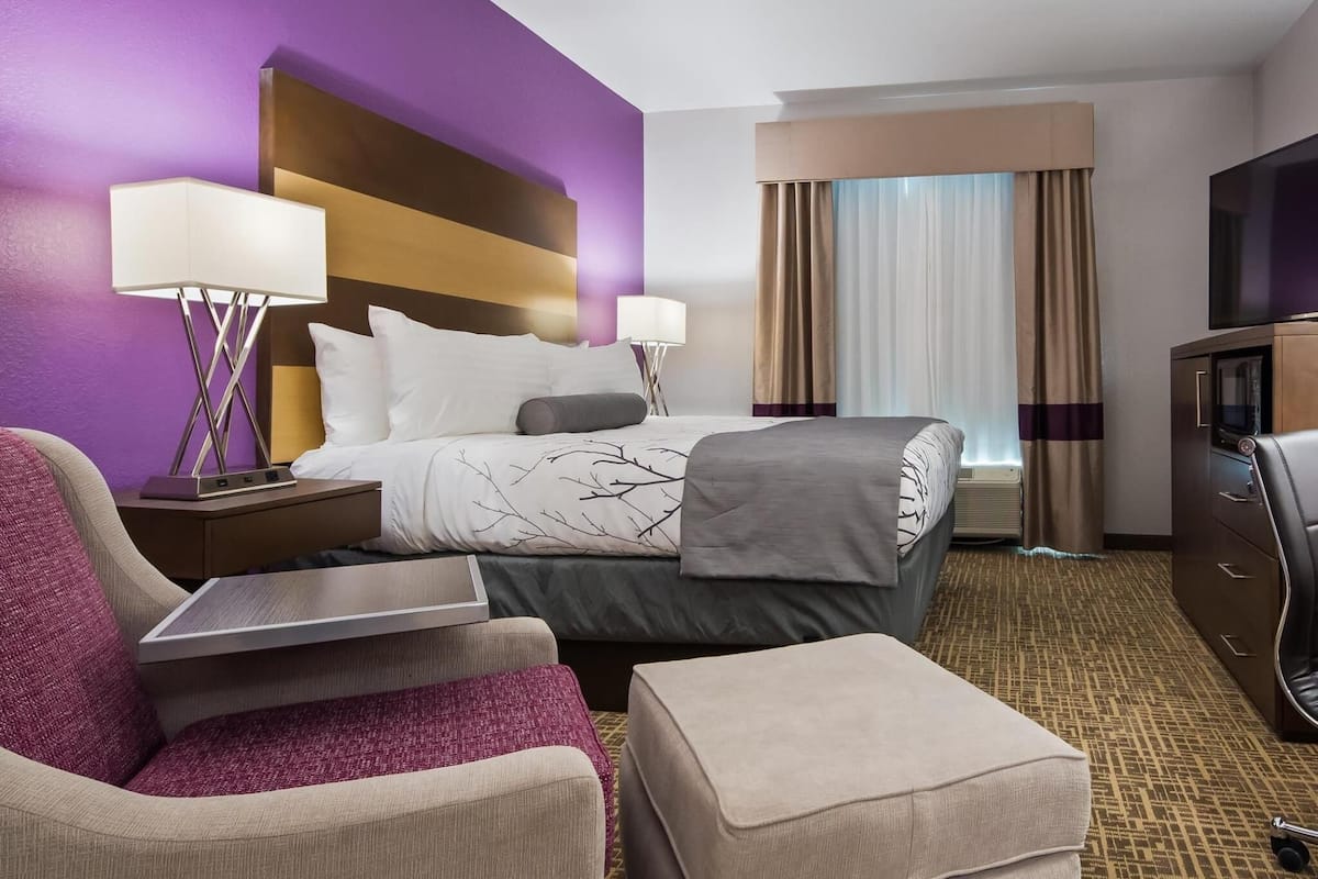 Secretária, quartos insonorizados, ferro/tábua de engomar, Wi-fi grátis