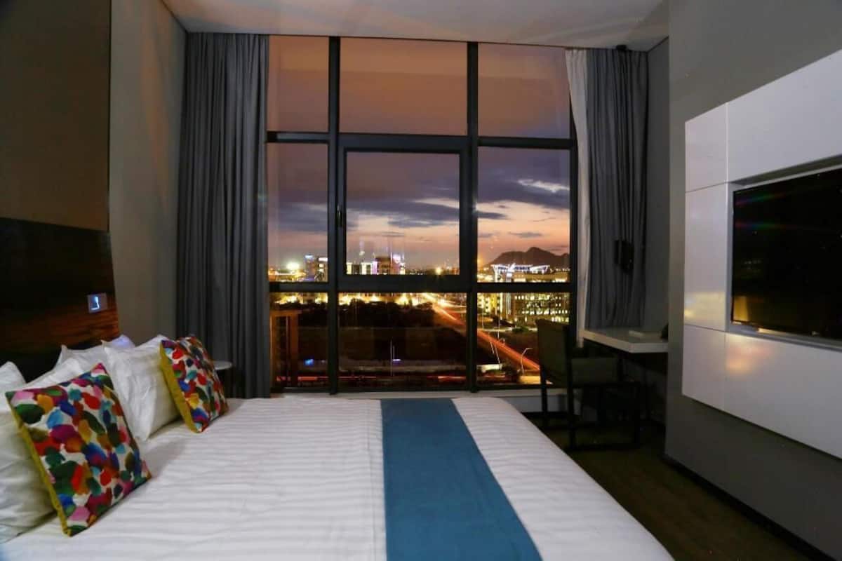 Cofres nos quartos, escrivaninha, quartos à prova de som