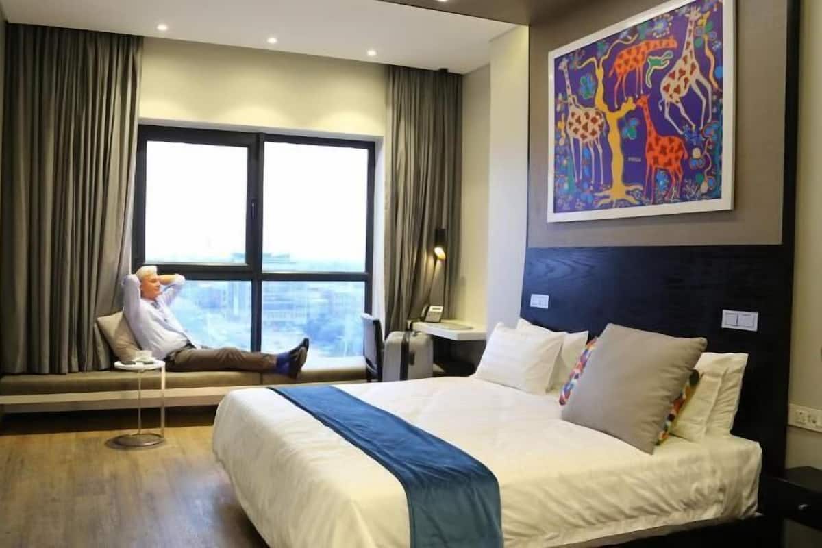 Cofres nos quartos, escrivaninha, quartos à prova de som