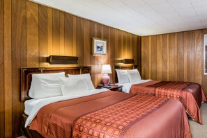 Quarto Básico, 2 camas de casal | Cortinas/cortinados opacos, Wi-fi grátis, roupa de cama fornecida 
