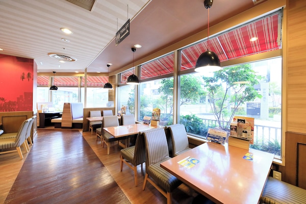 Pequeno-almoço tipo buffet diário (1200 JPY por pessoa)