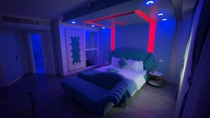 Suite Royal | Minibar, cofre com capacidade para portátil, secretária 