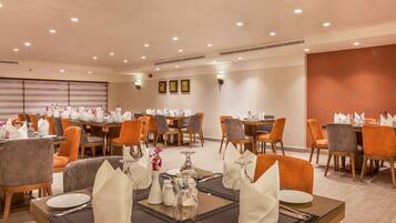 Pequeno-almoço tipo buffet diário (7 JOD por pessoa)