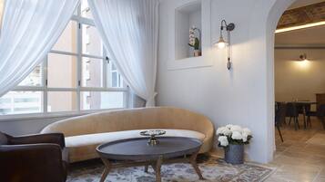 Área de estar no saguão