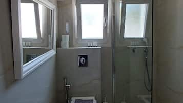 Quadruple Room, Sea View | Cofre no quarto, quartos insonorizados, ferro/tábua de engomar