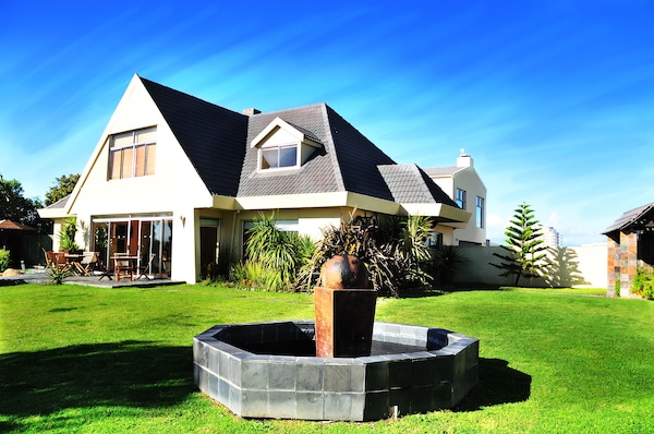 Mandalay Beach B & B - Cape Town