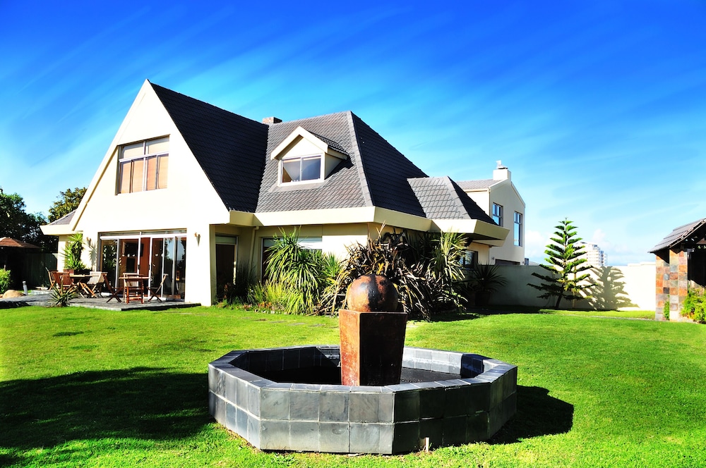 Mandalay Beach B & B - Cape Town