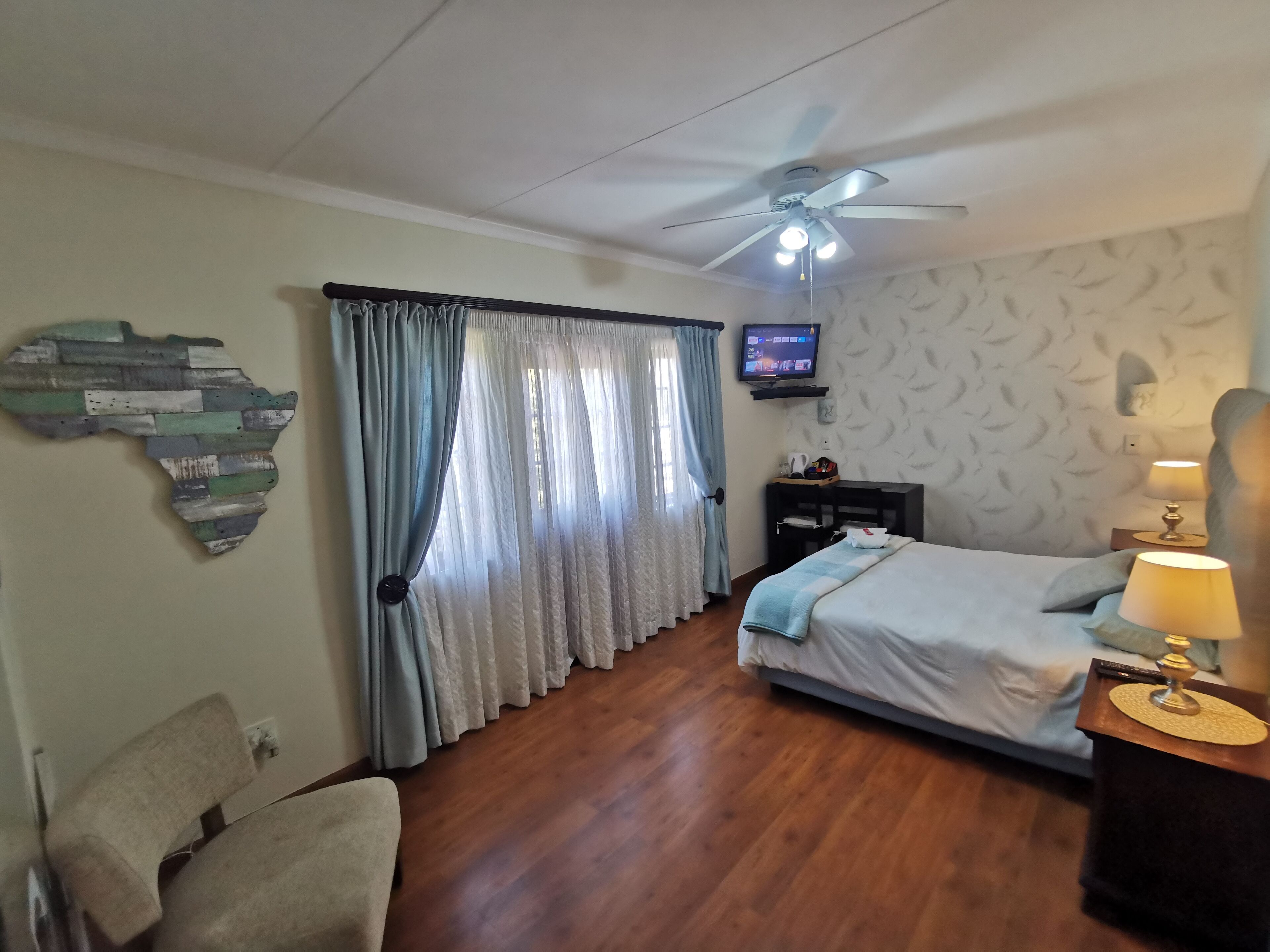 Balcony Suite | Com decoração personalizada, com mobília individualizada, secretária 