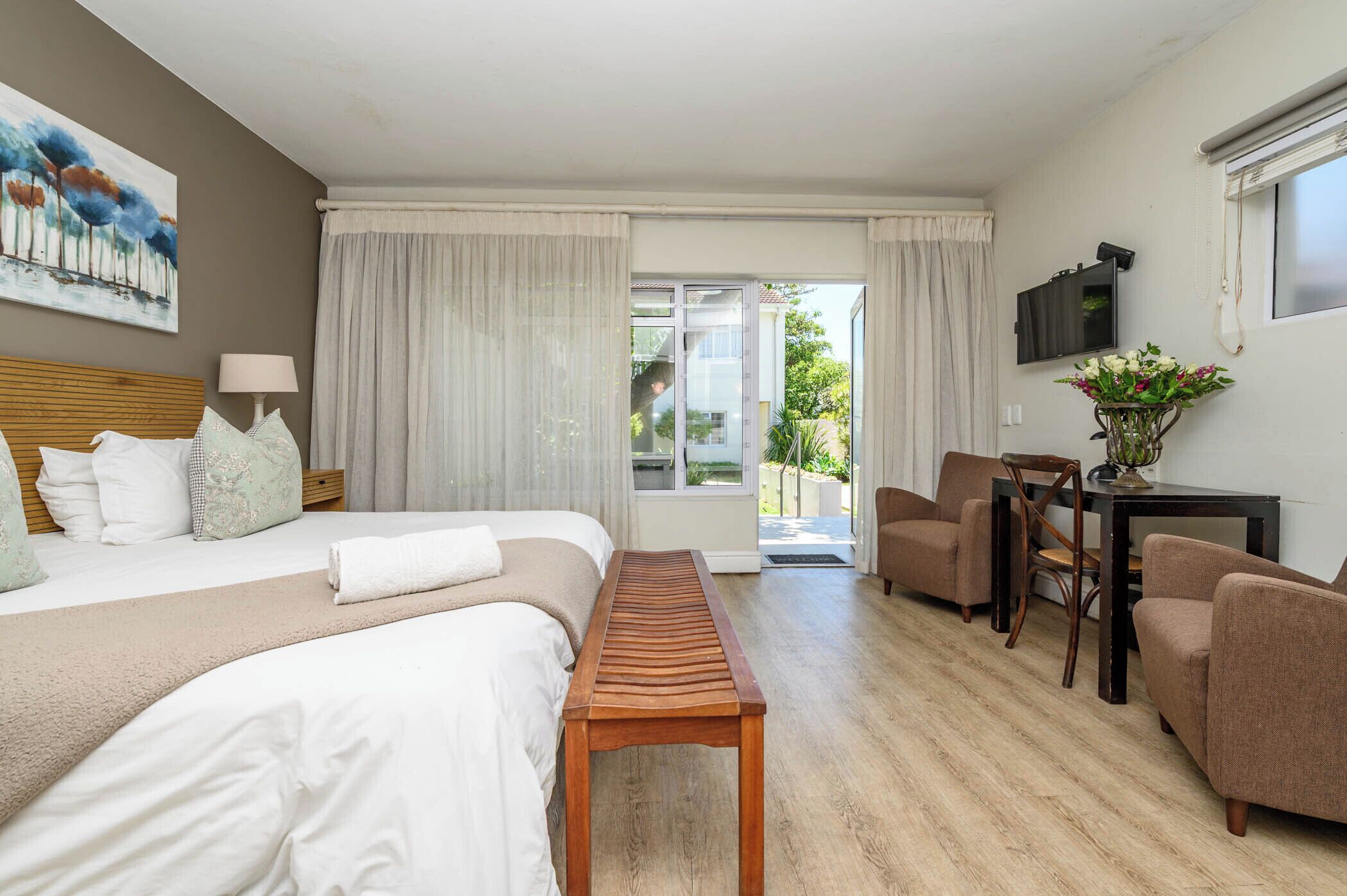 Quarto Deluxe, 1 quarto | Minibar, cofre no quarto, secretária, cortinas/cortinados opacos 