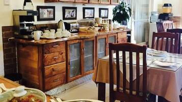 Café da manhã completo todos os dias (ZAR 110 por pessoa)