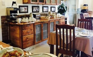 Café da manhã completo todos os dias (ZAR 110 por pessoa) 