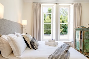 Quarto standard, 1 cama King | Frigobar, cofres nos quartos, individualmente decorados