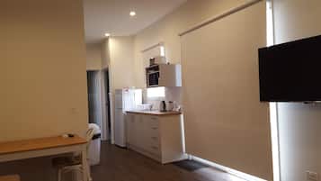 Cabana de Madeira Comfort, 2 quartos, vista para a montanha | Kitchenette privada | Um micro-ondas, uma chaleira elétrica, uma torradeira