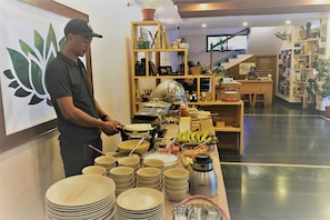 Pequeno-almoço tipo buffet diário incluído 