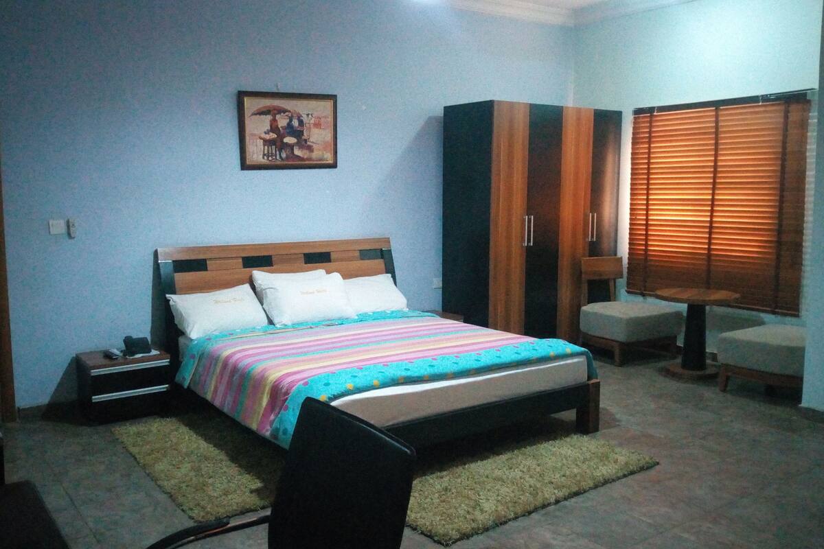 Suite de Luxo | Cofre no quarto, secretária 