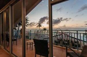 Quarto presidencial, várias camas, para não fumantes | Vista para praia/oceano